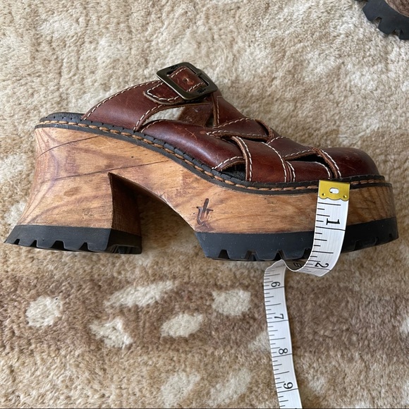 London Underground | Shoes | Vintage Y2k London Underground Woven Brown ...